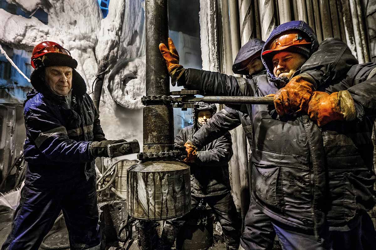 Photographing the hunt for oil and gas in Russia's frozen north ...