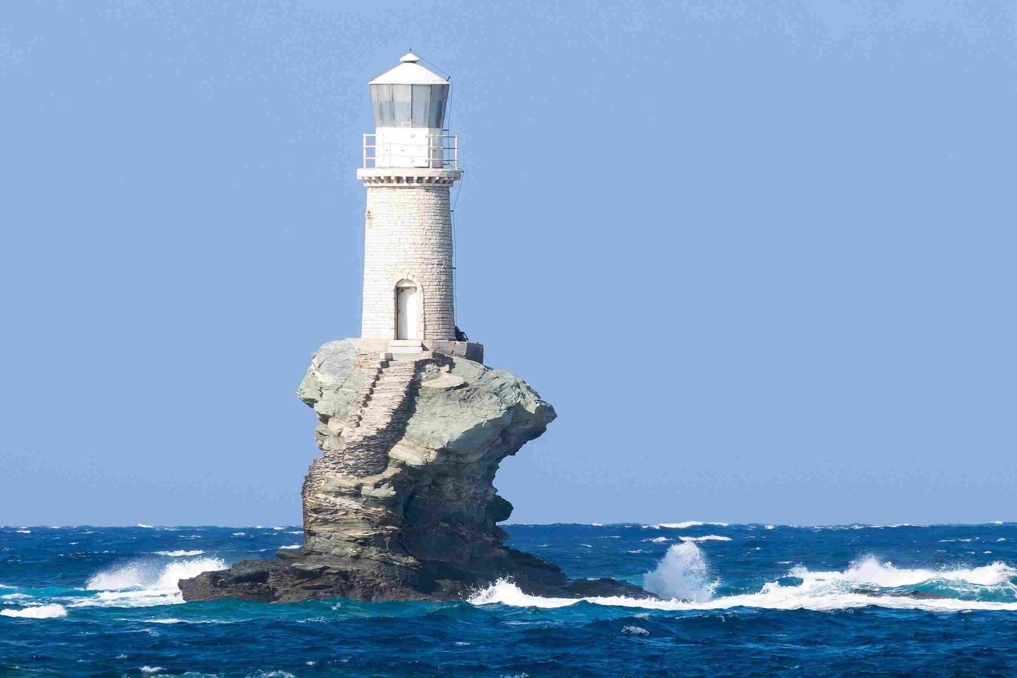 Lighthouses: the solitary guards of the sea - Geographical