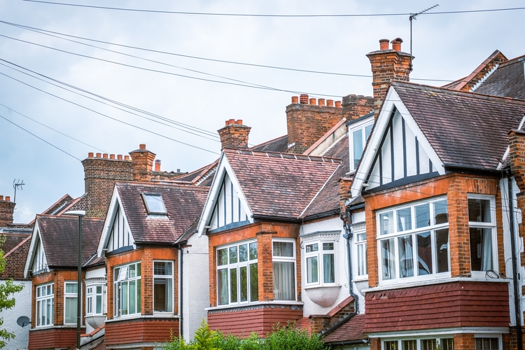 Millions of UK homes under threat of sinking due to climate change ...